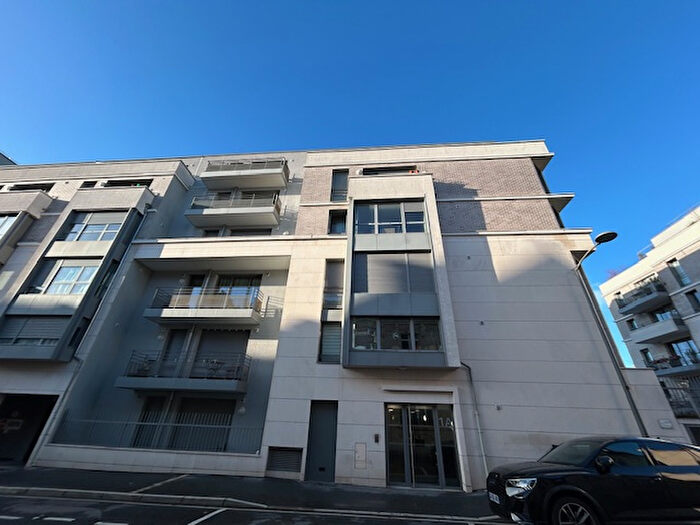 Appartement à louer - Reims, Centre-ville - 3 pièces - 2 chambres