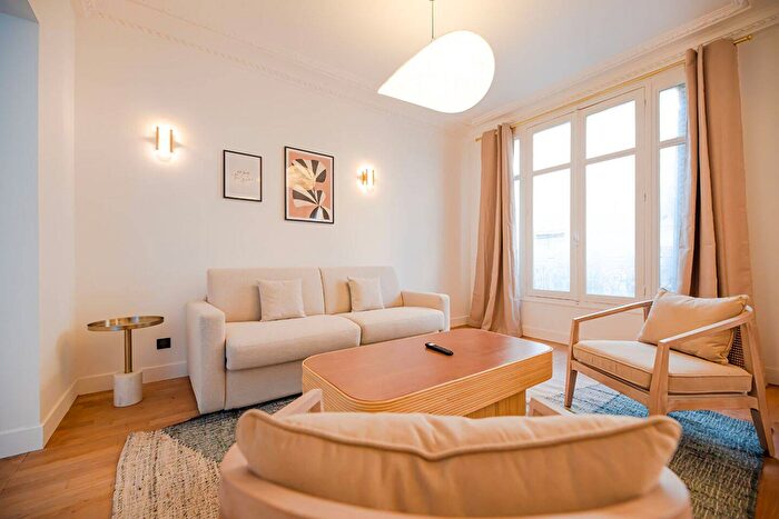 Appartement à louer - Centre Ville, Reims - 3 pièces - 2 chambres