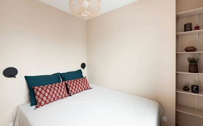 Appartement à louer - La Fourche-Guy Môquet, Paris ème - 2 pièces - 1 chambre