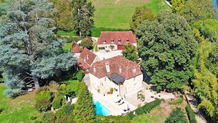 Maison à vendre - Le Bugue - 9 pièces - 5 chambres