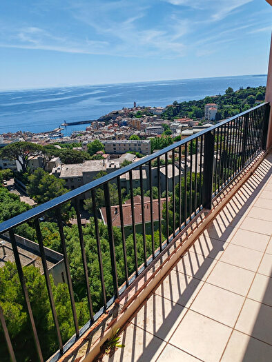 Appartement à louer - Bastia, Centre-ville, Cardo - 3 pièces - 2 chambres