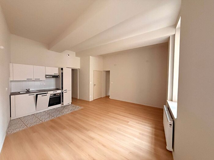 Appartement à louer - Esplanade, Nîmes - 3 pièces - 2 chambres