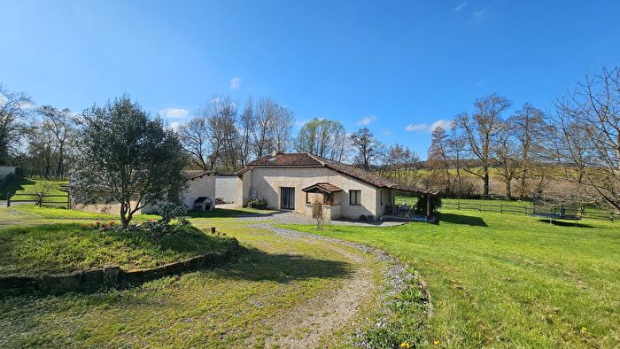 Maison à vendre - Barbezieux-Saint-Hilaire - 5 pièces - 3 chambres