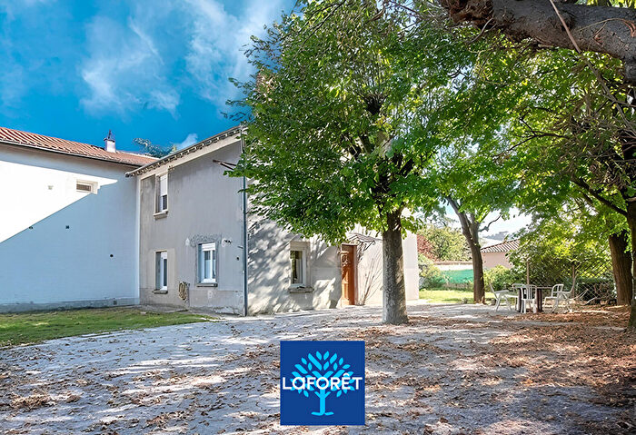 Maison à vendre - Saint-Priest, Village - 6 pièces - 5 chambres