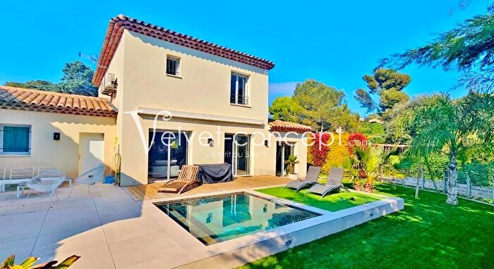 Maison à vendre - Antibes, Rastines, Super Antibes, Laval, La Fontonne - 5 pièces - 3 chambres