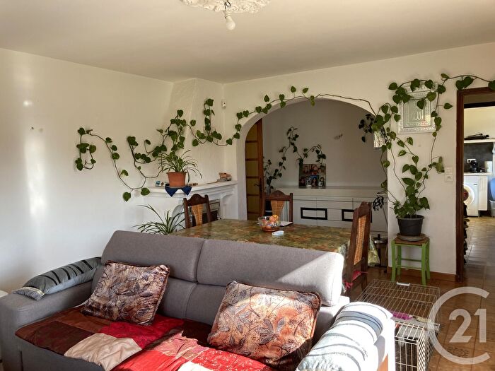 Appartement à louer - Sabran - 4 pièces - 3 chambres