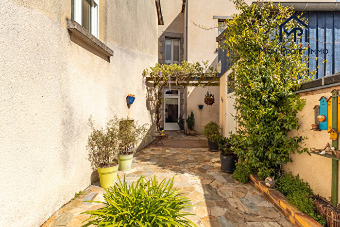Maison 6 pièces à Montsûrs, à vendre