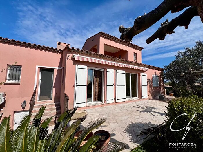 Maison à vendre - Roquebrune-sur-Argens, Village - 4 pièces - 2 chambres