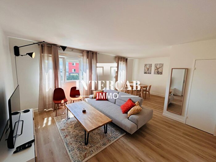 Appartement à louer - Laon Zola-Neufchâtel-Orgeval, Reims - 3 pièces - 2 chambres