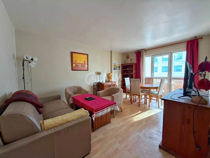 Appartement à louer - Gambetta, Courbevoie - 3 pièces - 2 chambres