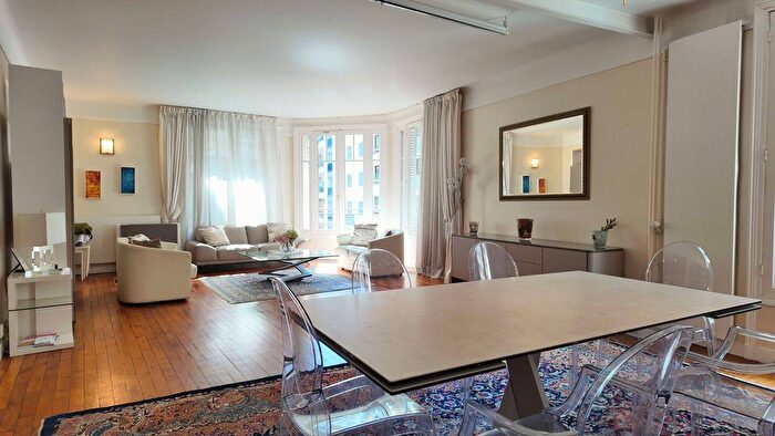 Appartement 5 pièces à Auteuil Nord, Paris ème arrondissement, à louer