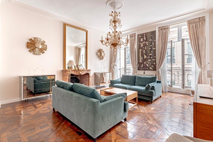 Appartement à louer - Paris er , Palais Royal - 2 pièces - 1 chambre