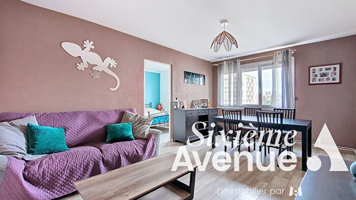 Appartement à vendre - Saint-Priest, Menival - 4 pièces - 3 chambres