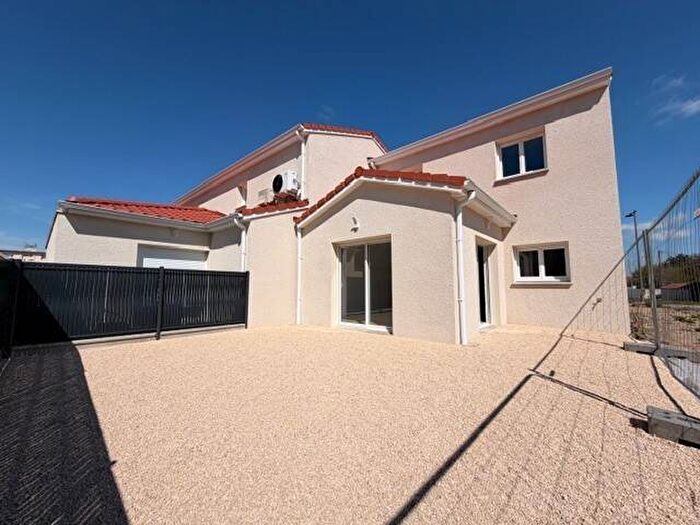 Maison à louer - Le Pontet, Riorges - 4 pièces - 3 chambres