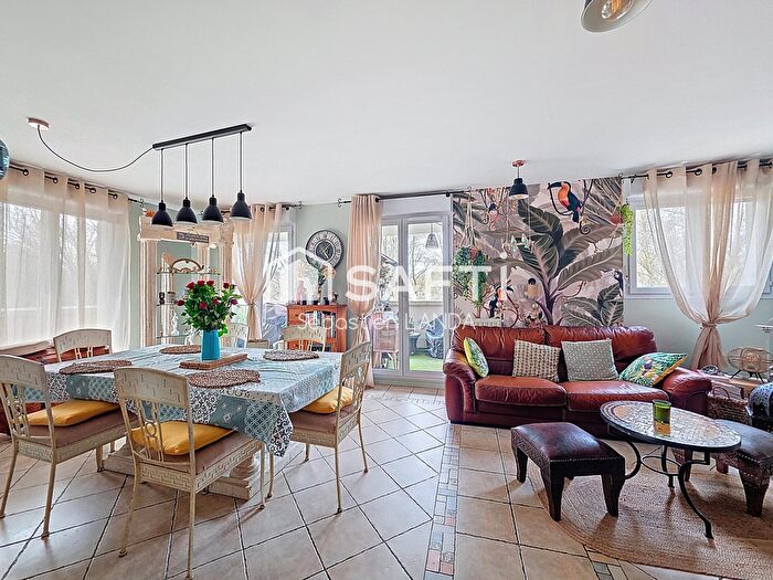 Appartement à vendre - Villeneuve-la-Garenne, Est - 4 pièces - 2 chambres