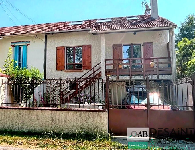 Condé-Sainte-Libiaire : Maison 4 pièces à vendre