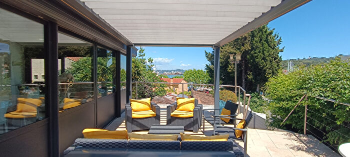 Maison à vendre - Saint-Mandrier-sur-Mer - 8 pièces - 7 chambres