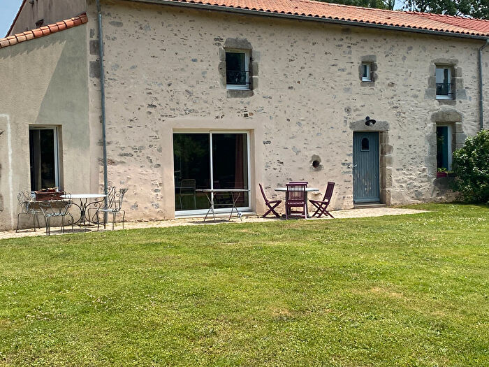 Maison 7 pièces à Saint-Florent-des-Bois, à vendre