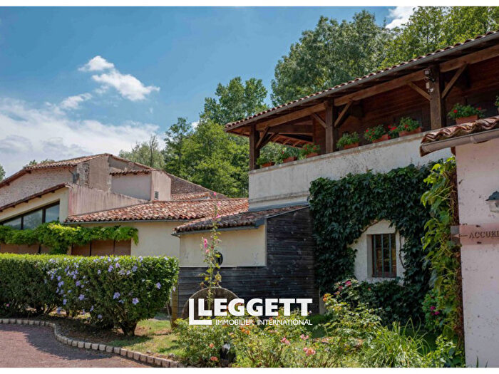 Maison à vendre - Mosnac - 20 pièces - 17 chambres