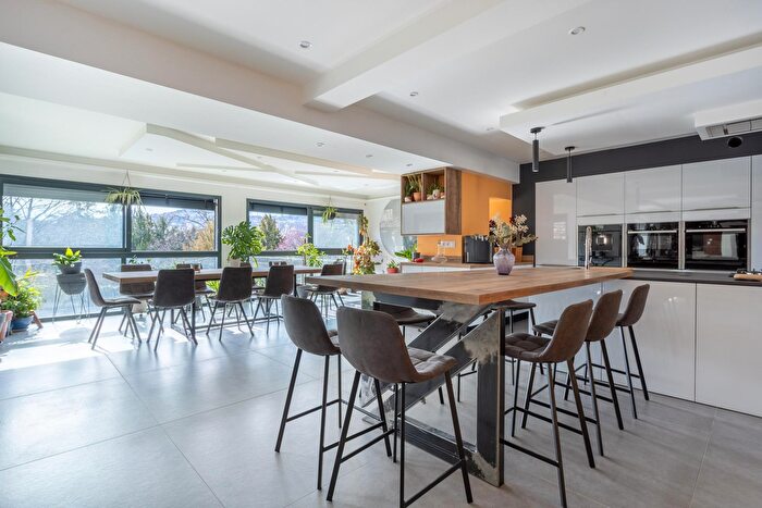 Maison à vendre - La Roche-Blanche - 19 pièces - 8 chambres