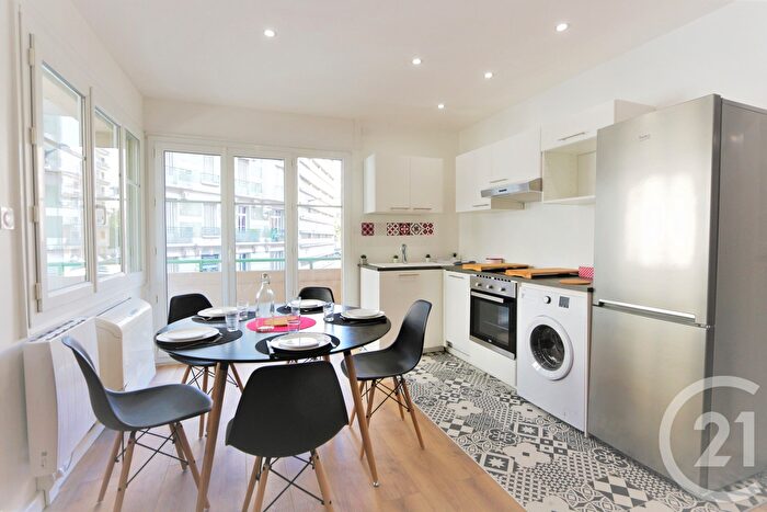 Appartement 6 pièces à louer à Grenoble, Bajatière