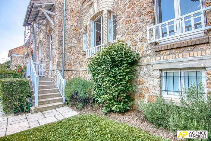 Le Chesnay, Saint-Antoine de Padoue : Maison 12 pièces à vendre