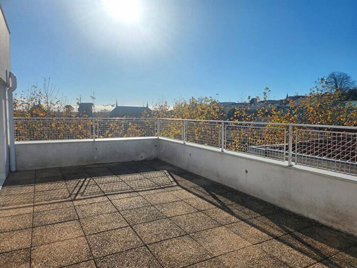 Appartement à louer - Saintes - 3 pièces - 2 chambres