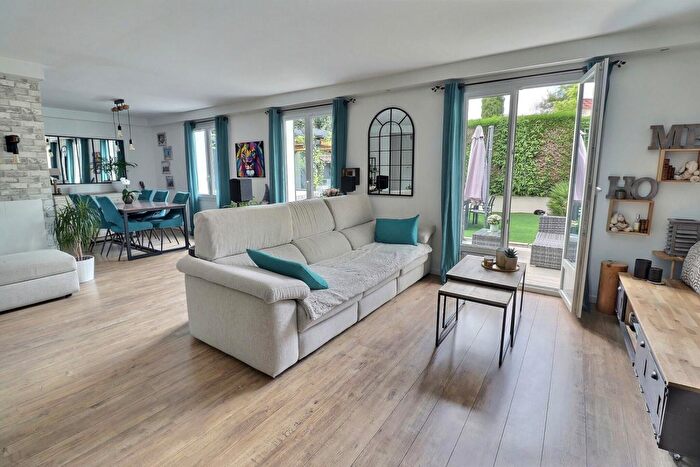 Maison à vendre - Crespières - 6 pièces - 4 chambres