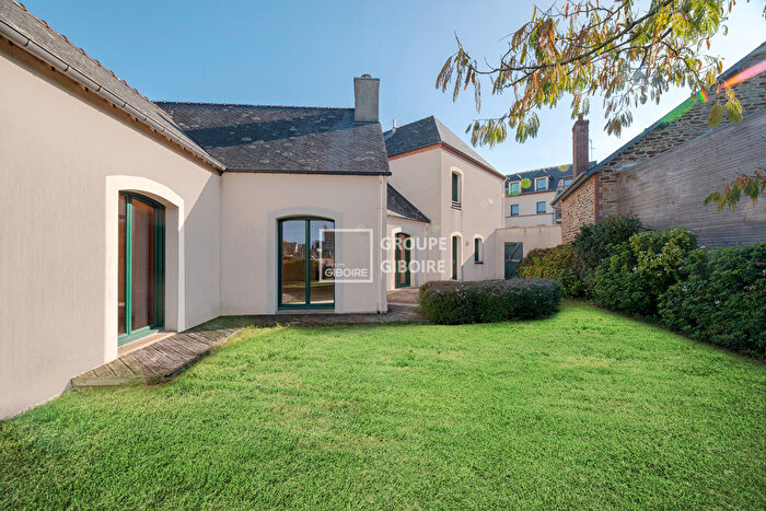 Maison à vendre - Noyal-Châtillon-sur-Seiche - 8 pièces - 6 chambres