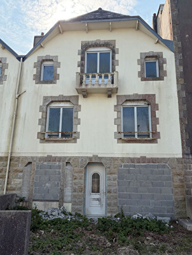 Maison 8 pièces à Lanvéoc, à vendre