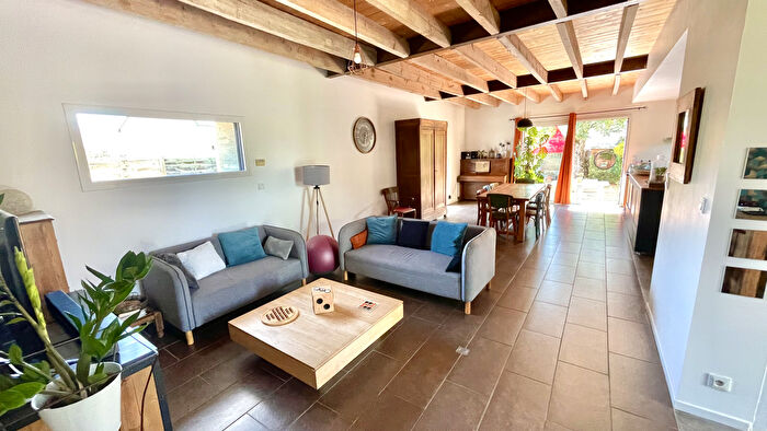 Maison à vendre - Bécon-les-Granits - 9 pièces - 5 chambres