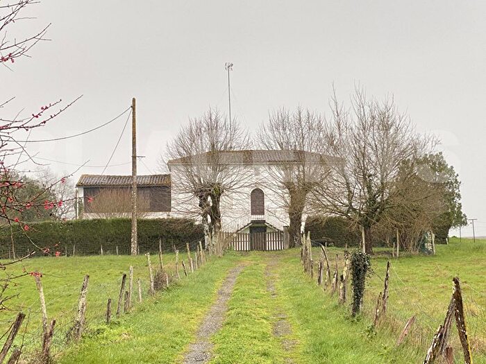 Maison à vendre - Marcillac - 6 pièces - 3 chambres