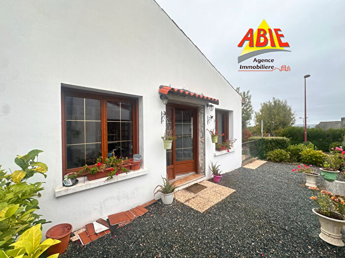 Maison à vendre - Puy-de-Serre - 10 pièces - 8 chambres