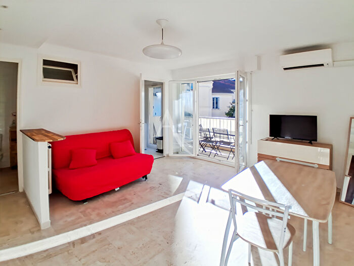 Appartement à louer - Cannes, Prado, République - 1 pièce