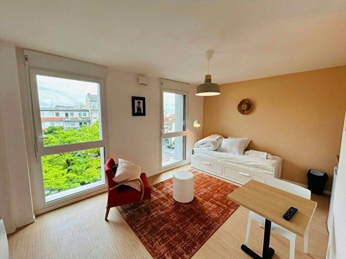 Appartement à louer - Barbâtre-Saint Remy-Verrerie, Reims - 1 pièce