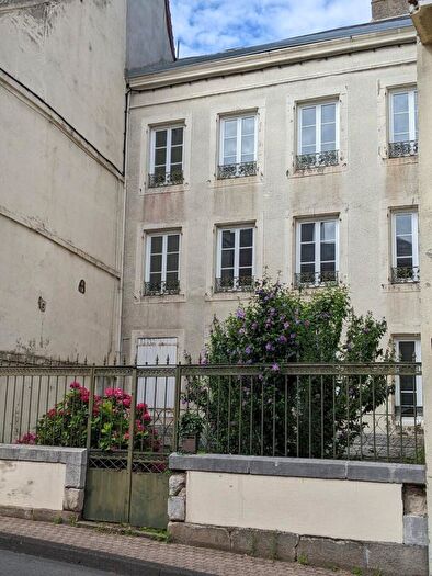 Maison à vendre - Montaigut - 9 pièces - 4 chambres