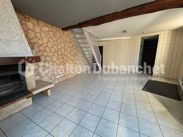 Villemontais : Maison 4 pièces à louer