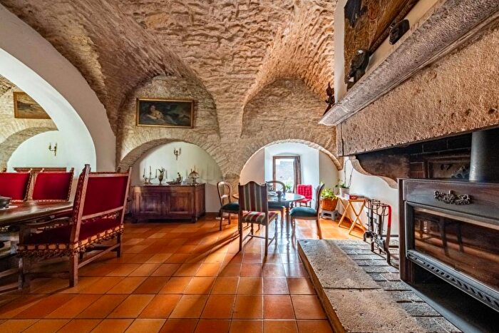 Maison 8 pièces à Pesmes, à vendre