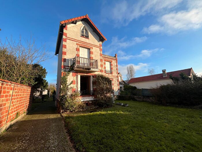 Maison à vendre - Le Mesnil-le-Roi - 6 pièces - 4 chambres