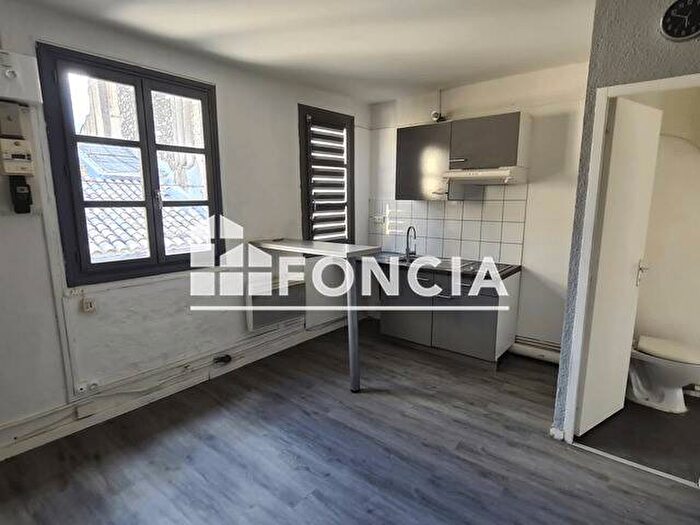 Appartement à louer - Arènes, Nîmes - 1 pièce