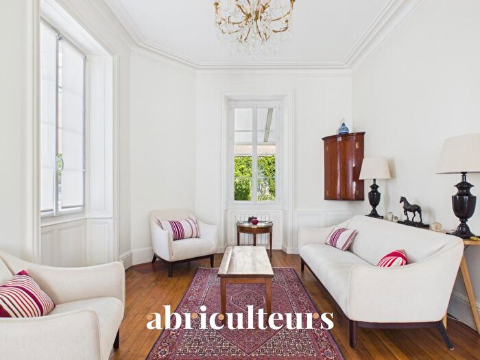Cognac, Champ de Foire : Maison 8 pièces à vendre