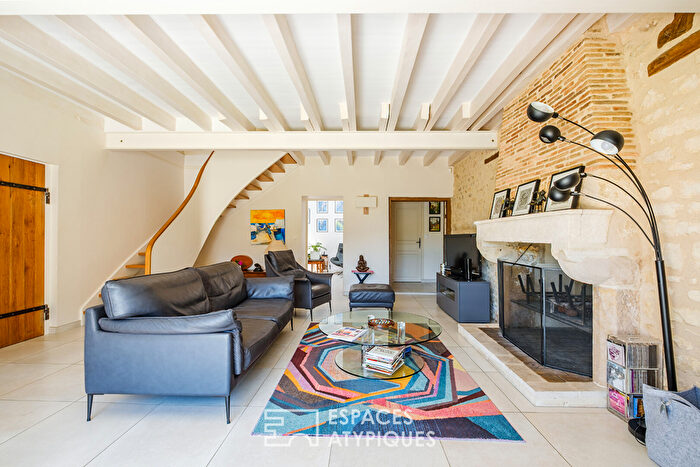 Saint-Julien-l'Ars : Maison 11 pièces à vendre