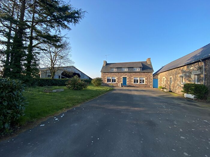 Maison à vendre - Ploëzal - 6 pièces - 3 chambres