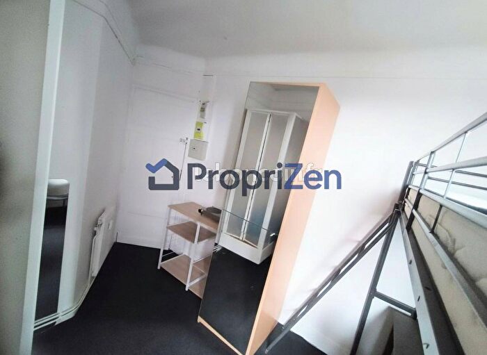 Appartement à louer - Buttes Chaumont, Paris ème arrondissement - 1 pièce