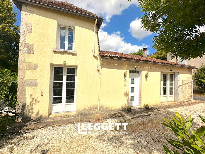 Maison à vendre - Montbron - 4 pièces - 3 chambres