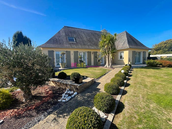 Lesneven : Maison 10 pièces à vendre