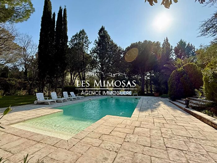 Maison à vendre - Roquebrune-sur-Argens, La Bouverie - 8 pièces - 4 chambres