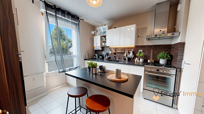 Appartement à vendre - Strasbourg, Koenigshoffen, Hohberg - 4 pièces - 3 chambres