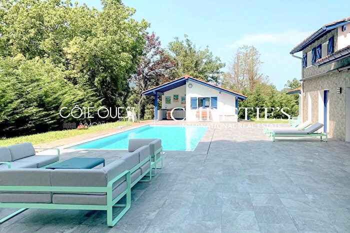 Maison à vendre - Ascain - 8 pièces - 4 chambres