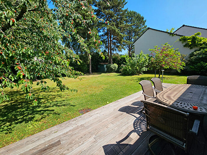 Maison à vendre - Voisins-le-Bretonneux - 9 pièces - 6 chambres